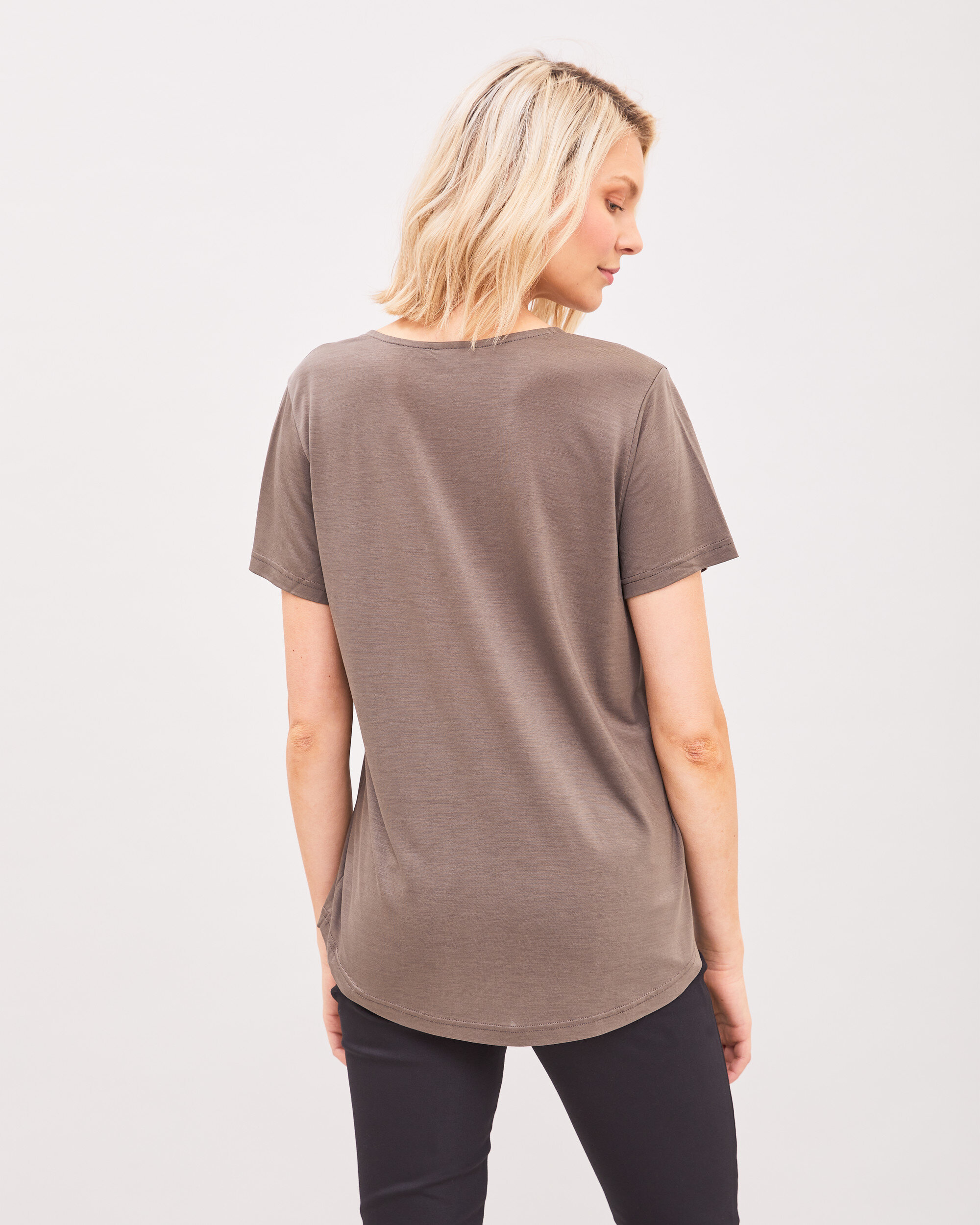 Céline Top - v-ringad trikåtopp, mockabrun - Newhouse